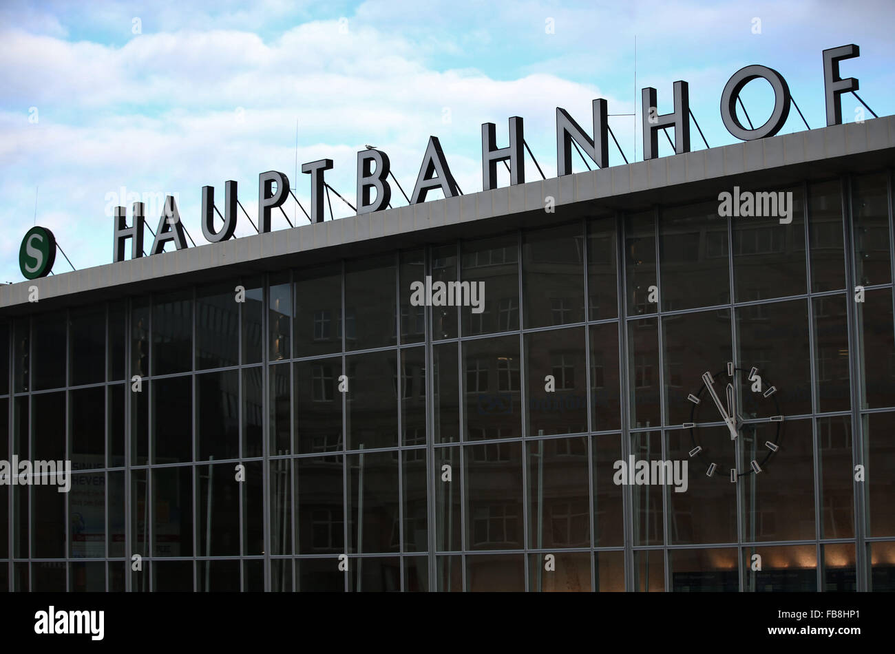 Cologne, Germany. 12th Jan, 2016. The clock shows five minutes to ...