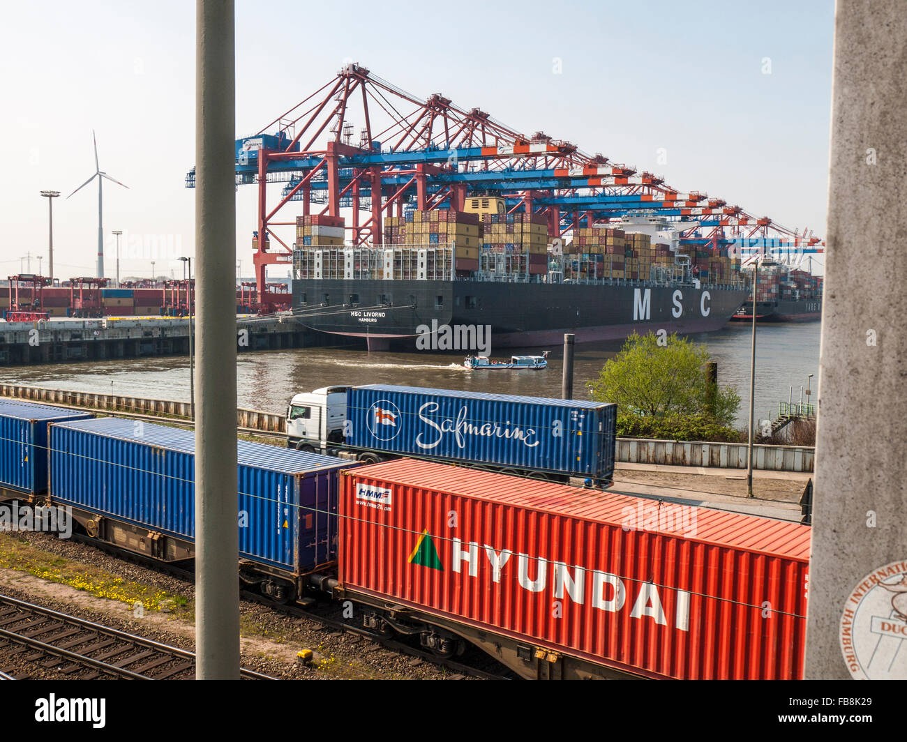 Semi container ship hi-res stock photography and images - Alamy