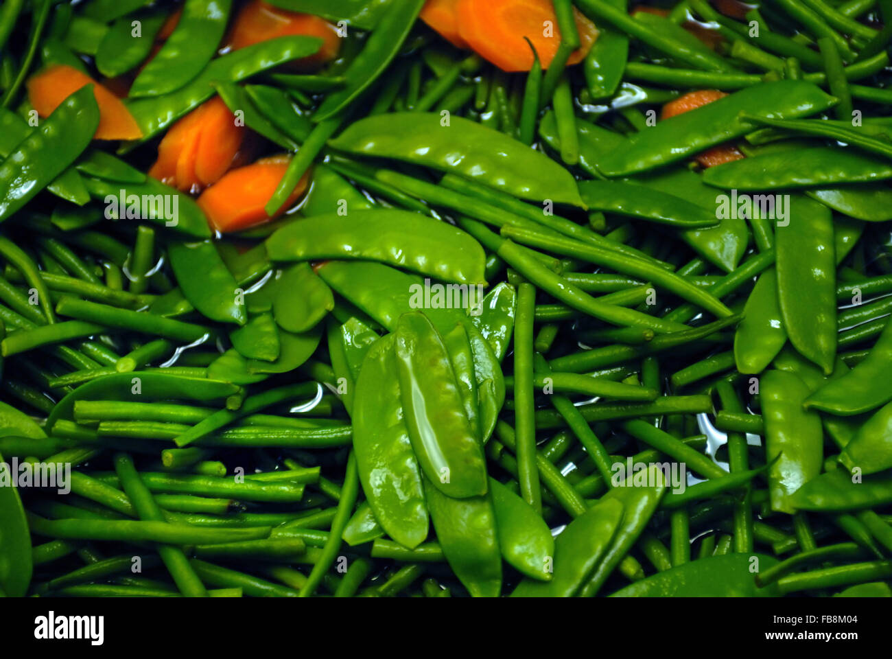 Beans,mange tout and carrots / Mixed vegetables Stock Photo - Alamy