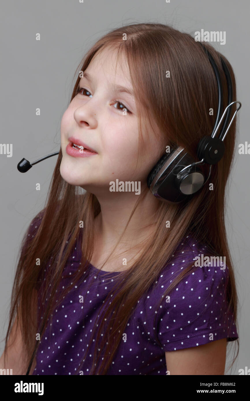 little girl singing Stock Photo - Alamy