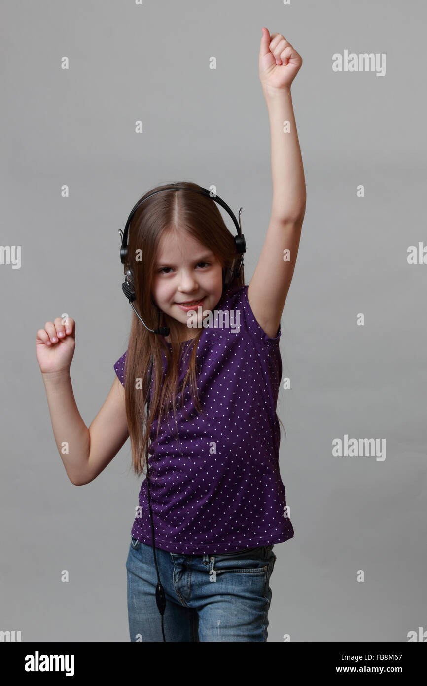 little girl singing Stock Photo - Alamy