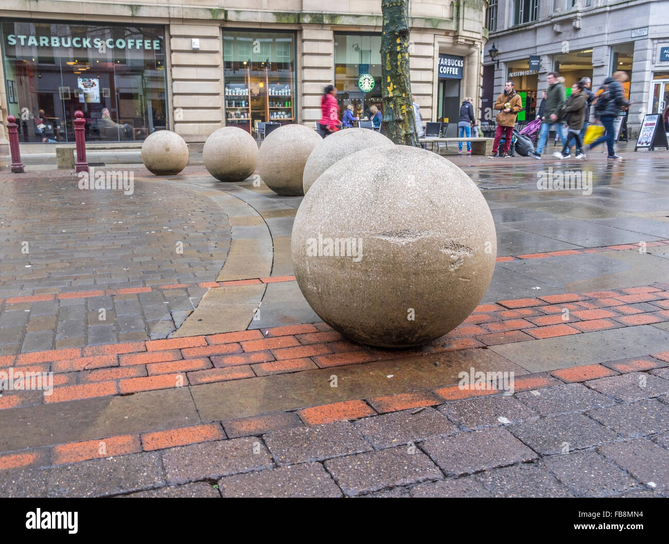 Concrete balls hi-res stock photography and images - Alamy