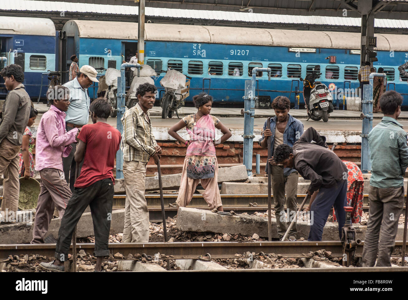 Railroad Workers. Indian Railways, India Stock Photo - Alamy