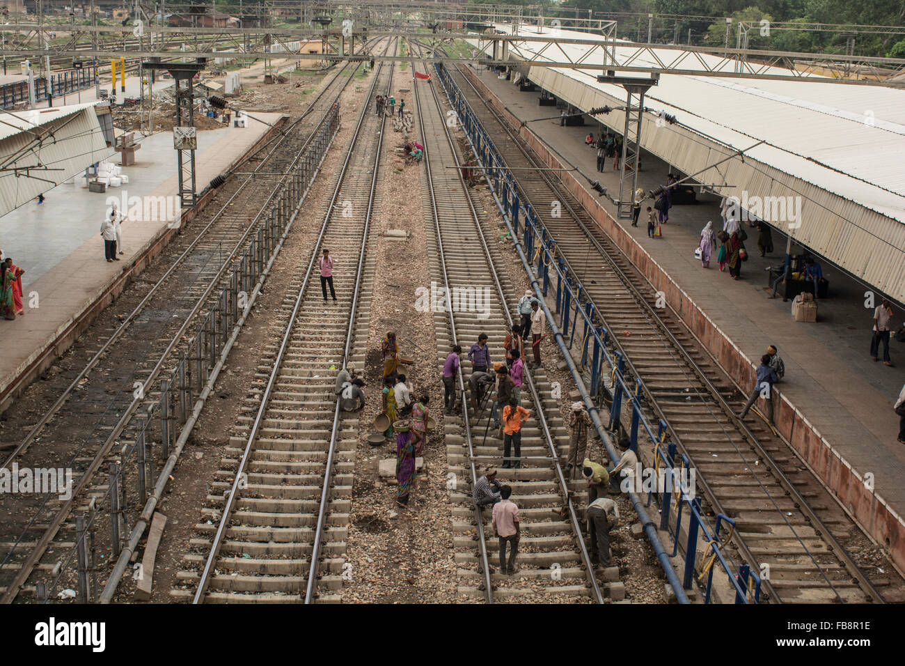Railroad Workers. Indian Railways, India Stock Photo - Alamy