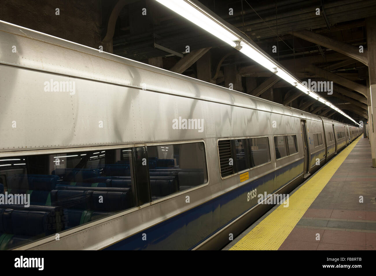 Train carriages at station platform, Grand Central Station, New York ...