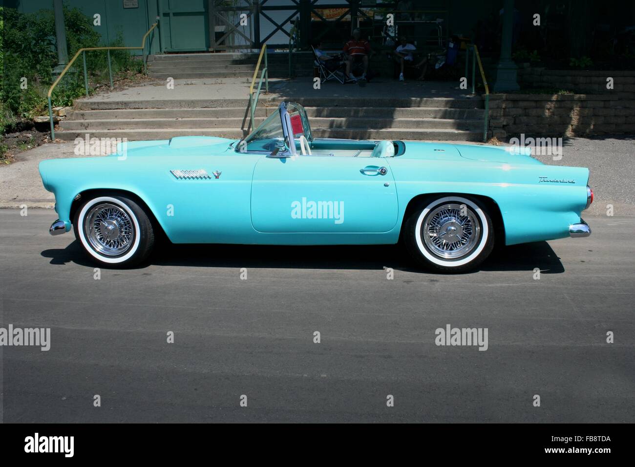 Ford Thunderbird 1950s Stock Photos & Ford Thunderbird 1950s Stock ...