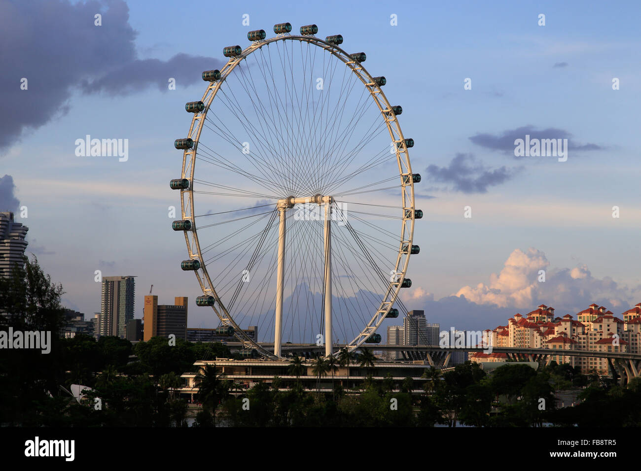 Wheel of singapore flyer hi-res stock photography and images - Alamy