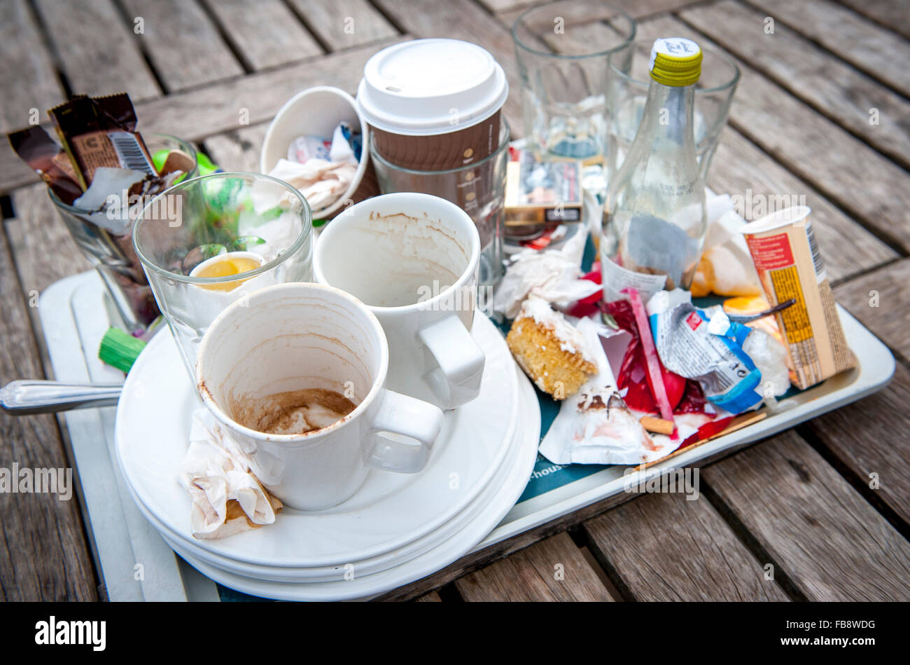 Dirty table hi-res stock photography and images - Alamy