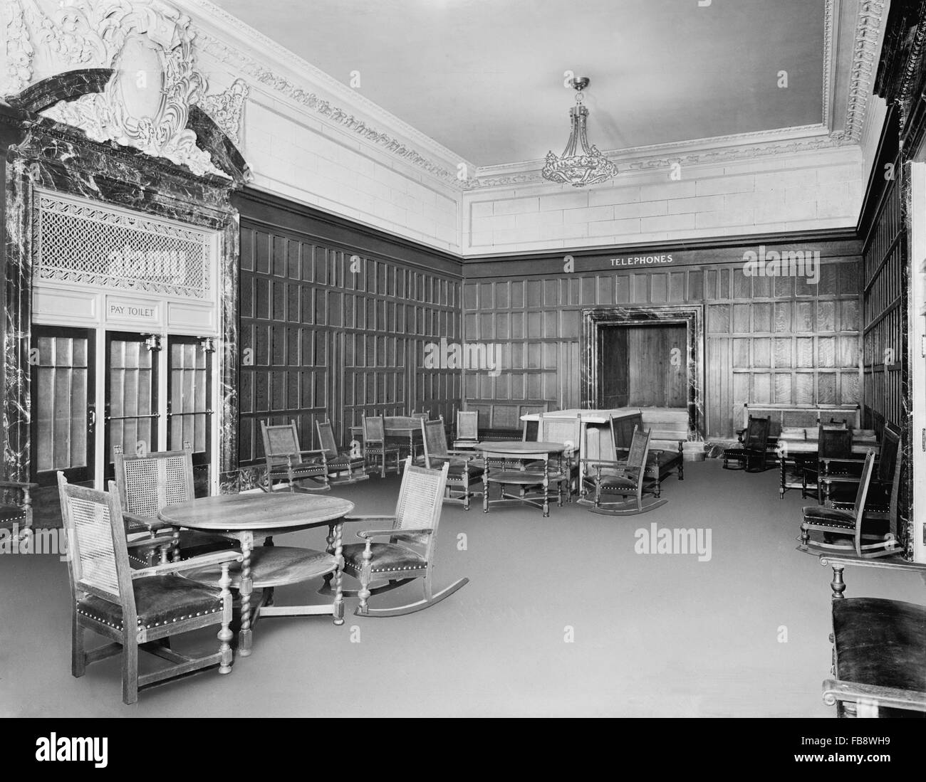 Waiting room grand central terminal hi-res stock photography and images ...