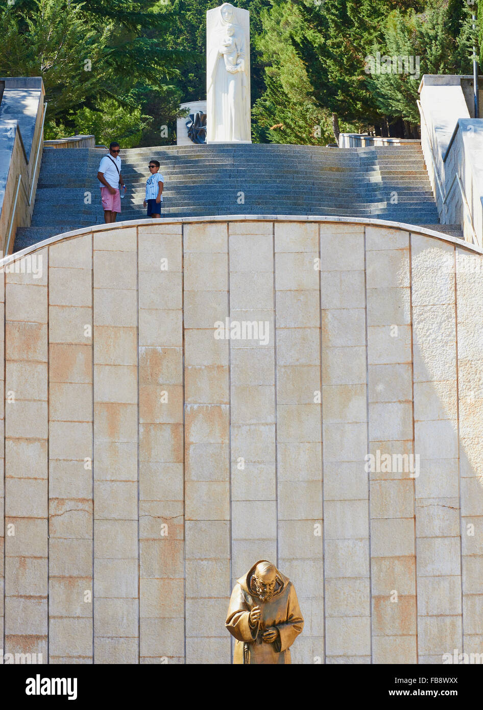 Bronze statue of Padre Pio by Francesco Messina at foot of the Via ...