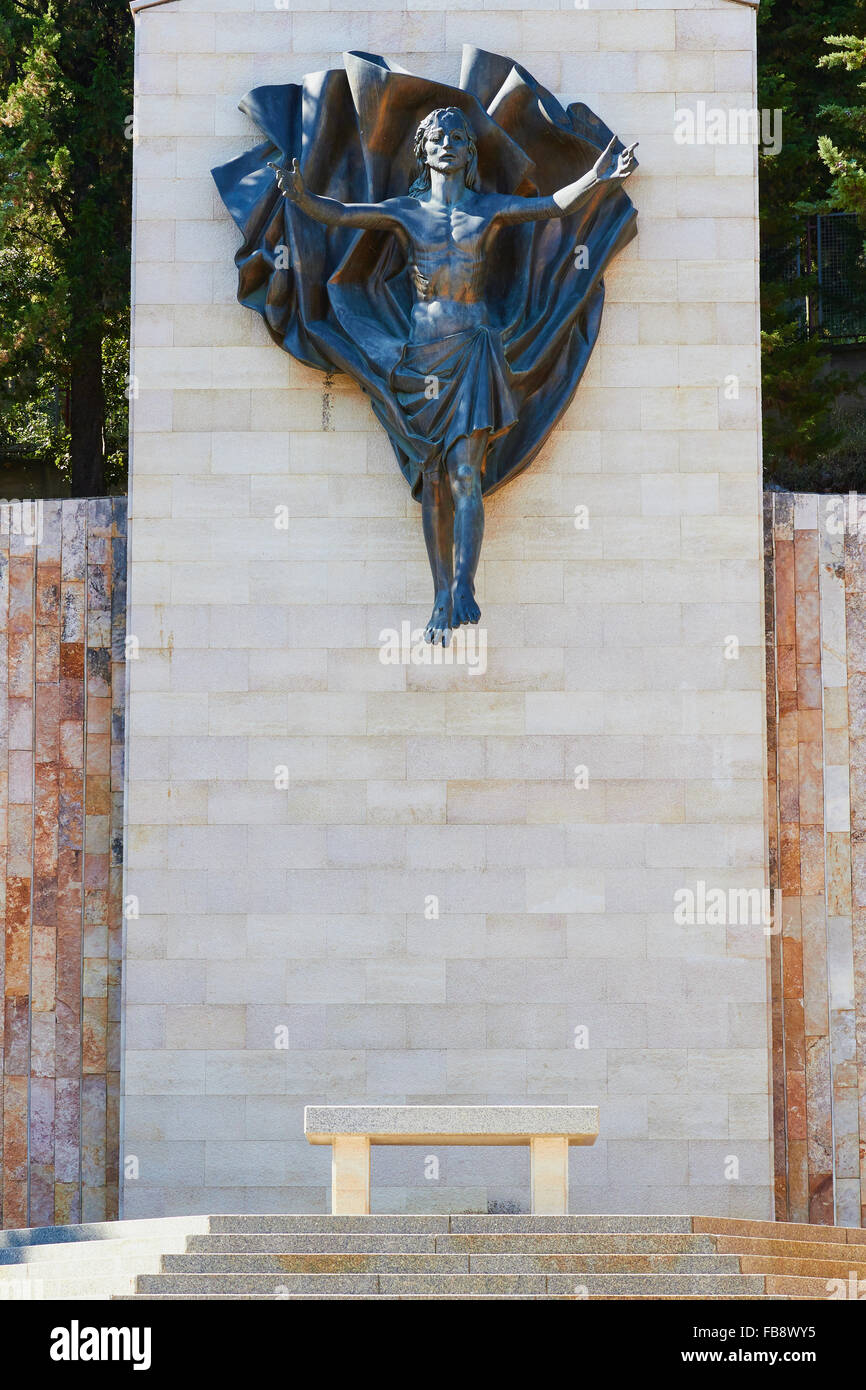 Bronze carving of Christ by Francesco Messina Via Crucis (way of the ...
