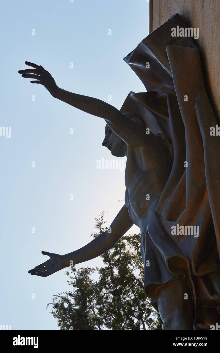 Bronze carving of Christ by Francesco Messina Via Crucis (way of the ...