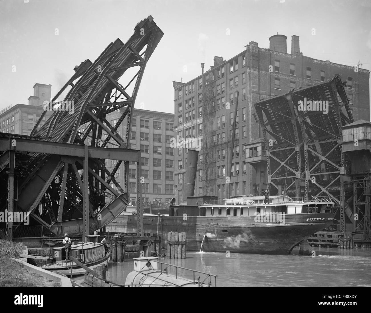 Ship Passing Through Jackknife Bridge, Chicago, Illinois, USA, circa ...