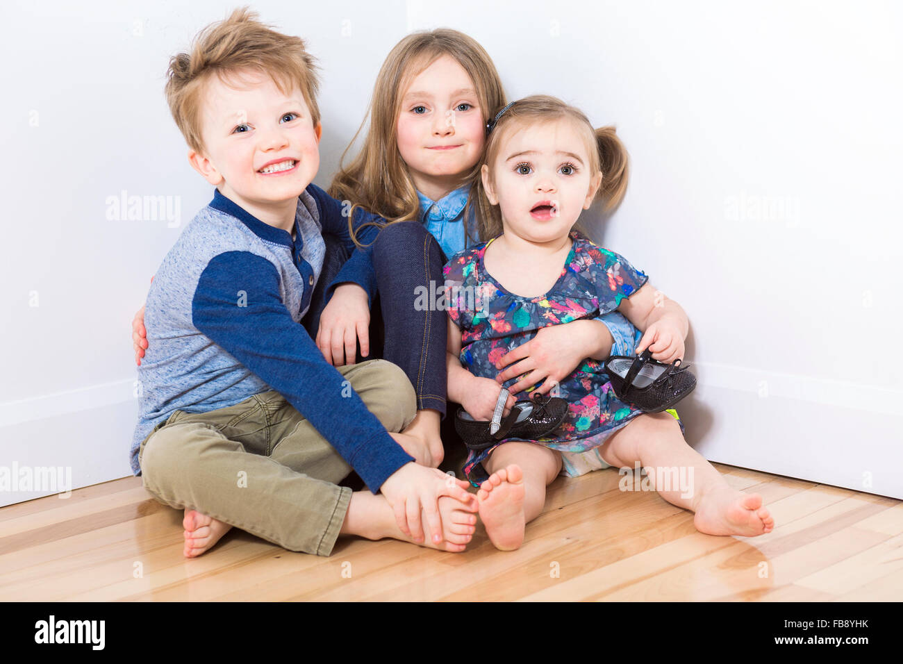 three child sit on the floor at home Stock Photo - Alamy