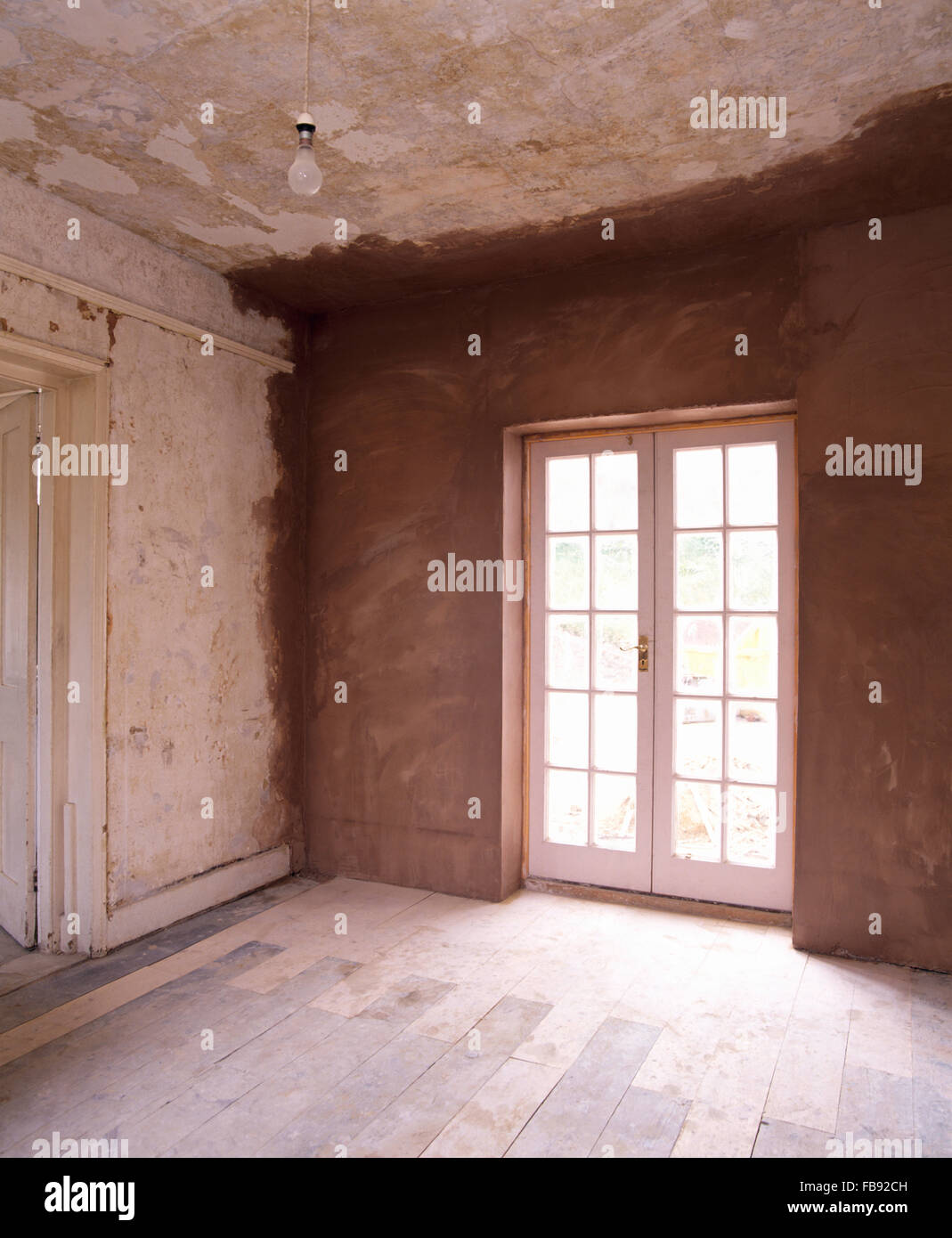 Room before renovation empty hi-res stock photography and images - Alamy