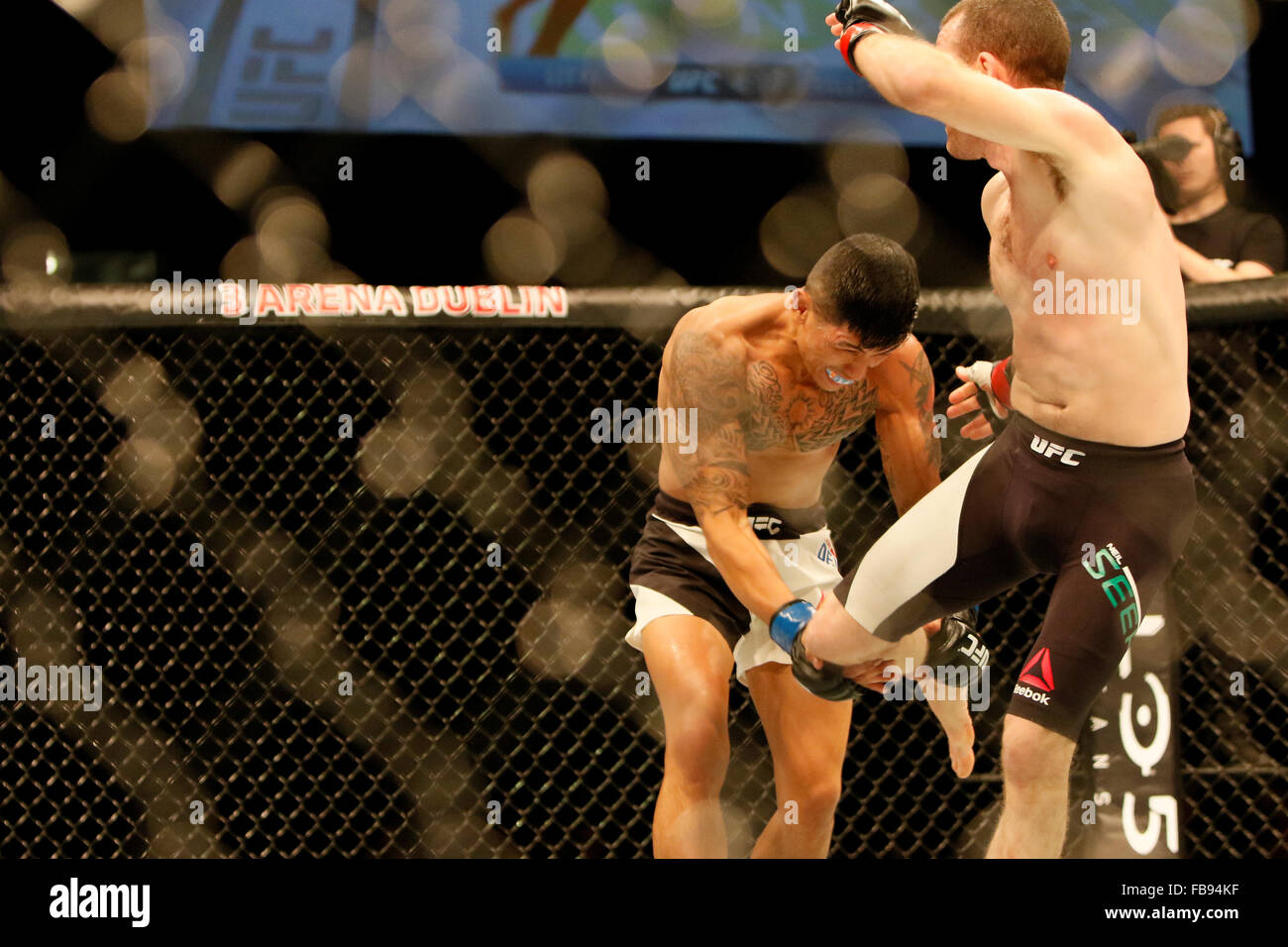 Guillotine choke hi-res stock photography and images - Alamy