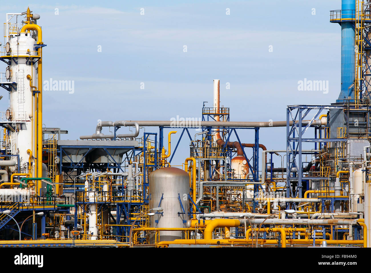Oil gas refinery facilities hi-res stock photography and images - Alamy