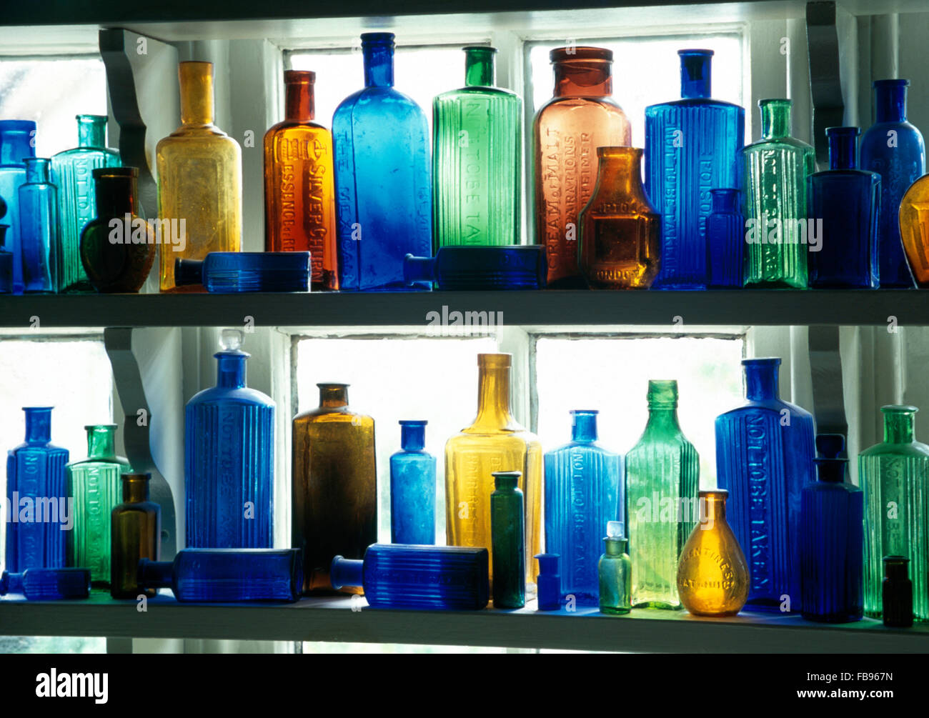 Vintage green glass bottles hi-res stock photography and images - Alamy
