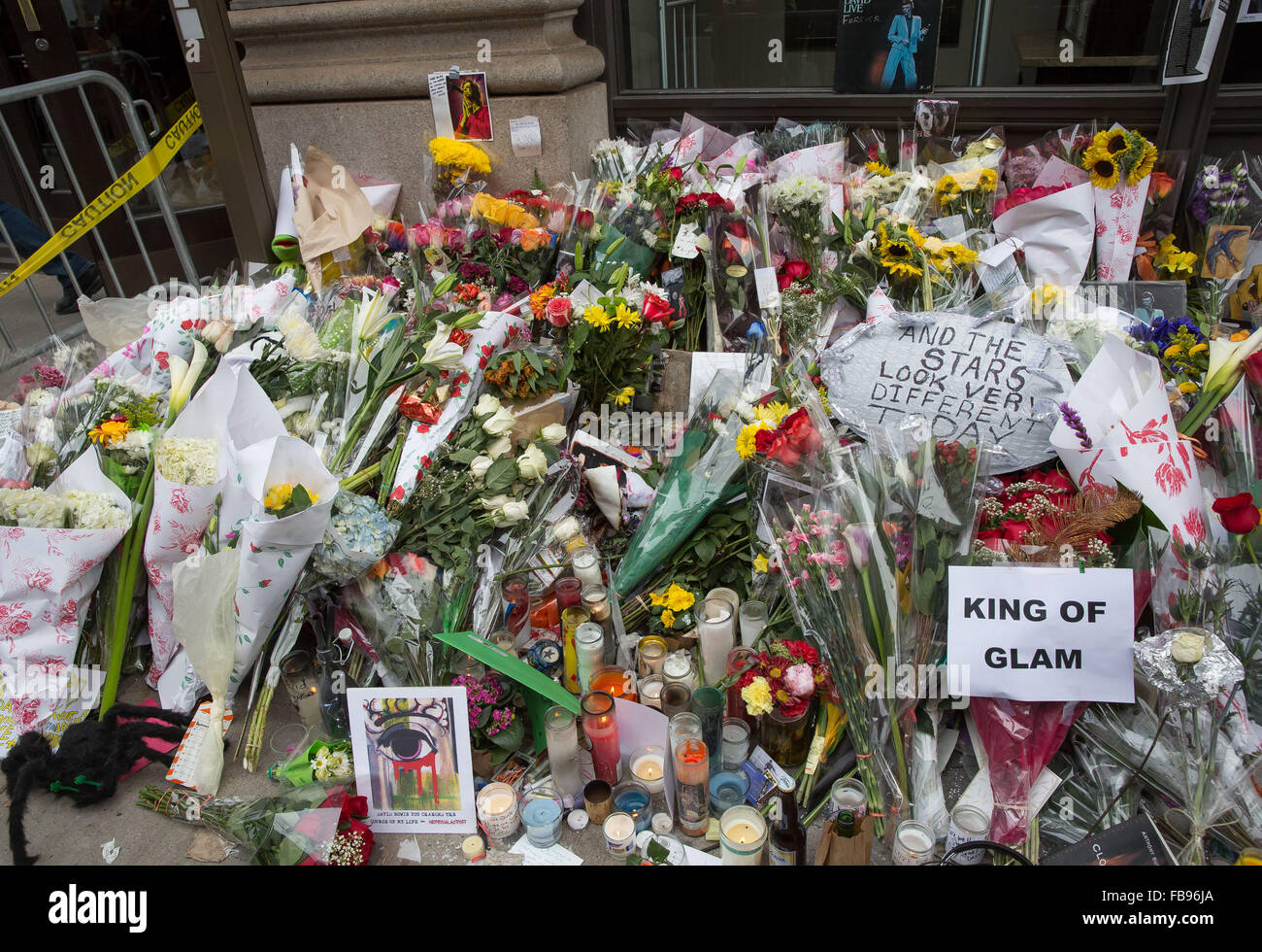 After david bowies death hi-res stock photography and images - Alamy