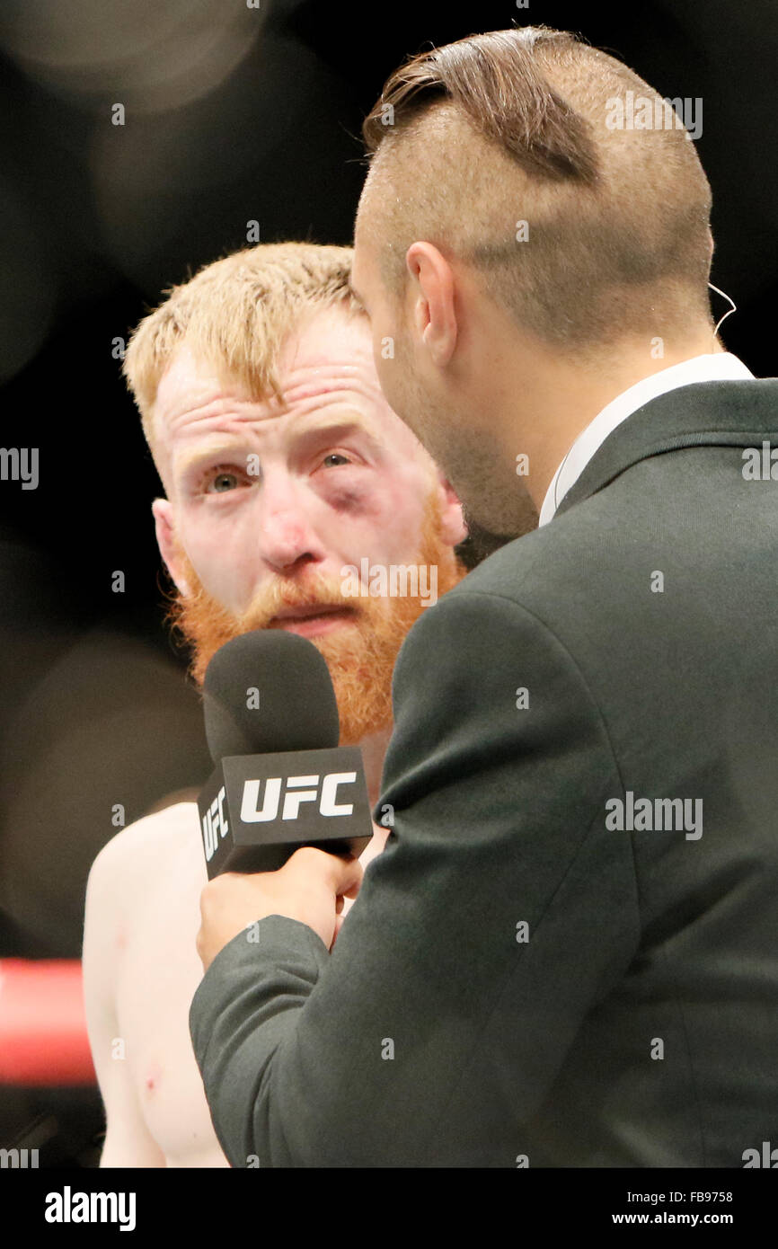 Fight octagon hi-res stock photography and images - Alamy