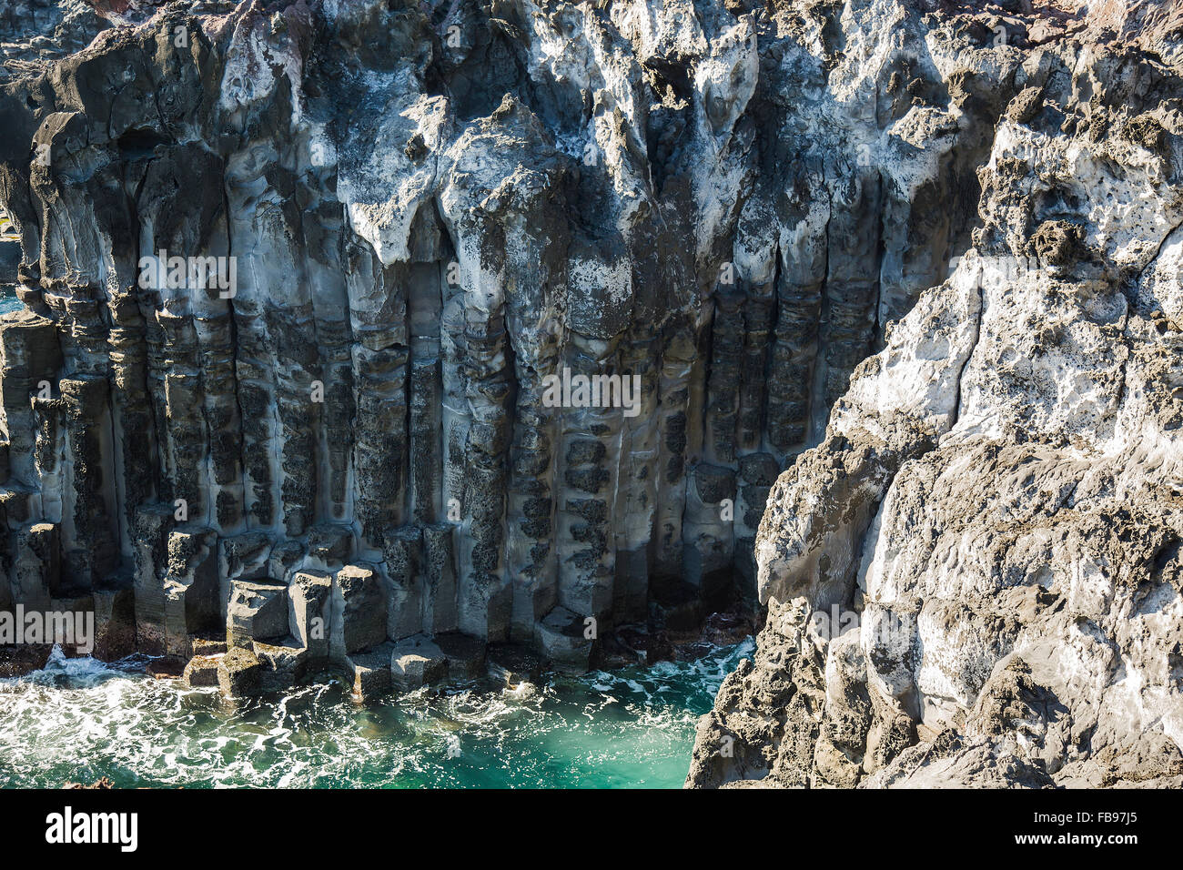 Asia mountain cliff formations hi-res stock photography and images - Alamy