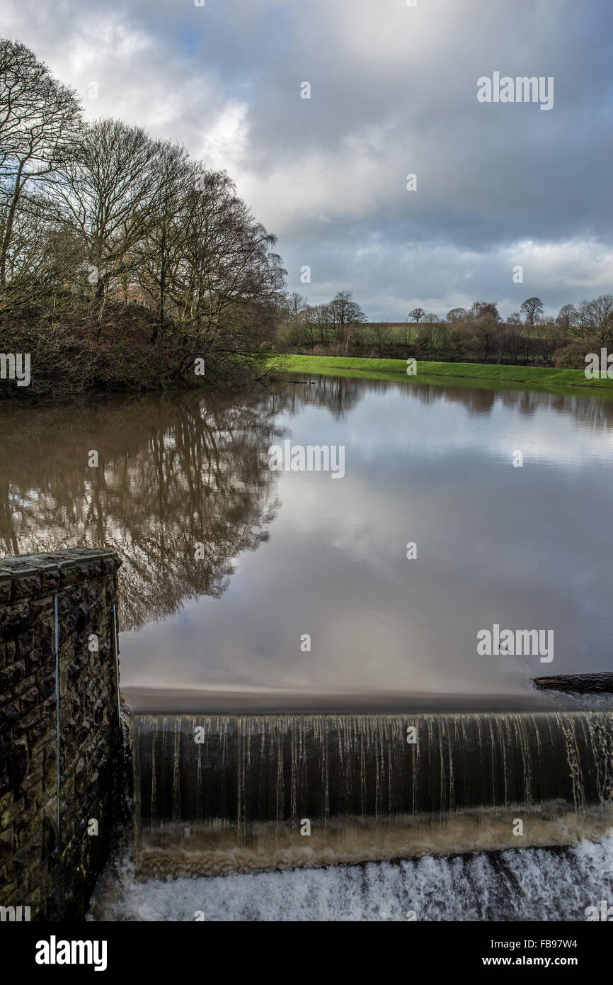 Weir, Reservoir, Worthington Lakes, Standish Stock Photo - Alamy