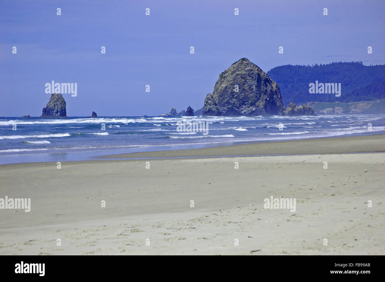 Haystack rock on Cannon Beach Stock Photo - Alamy