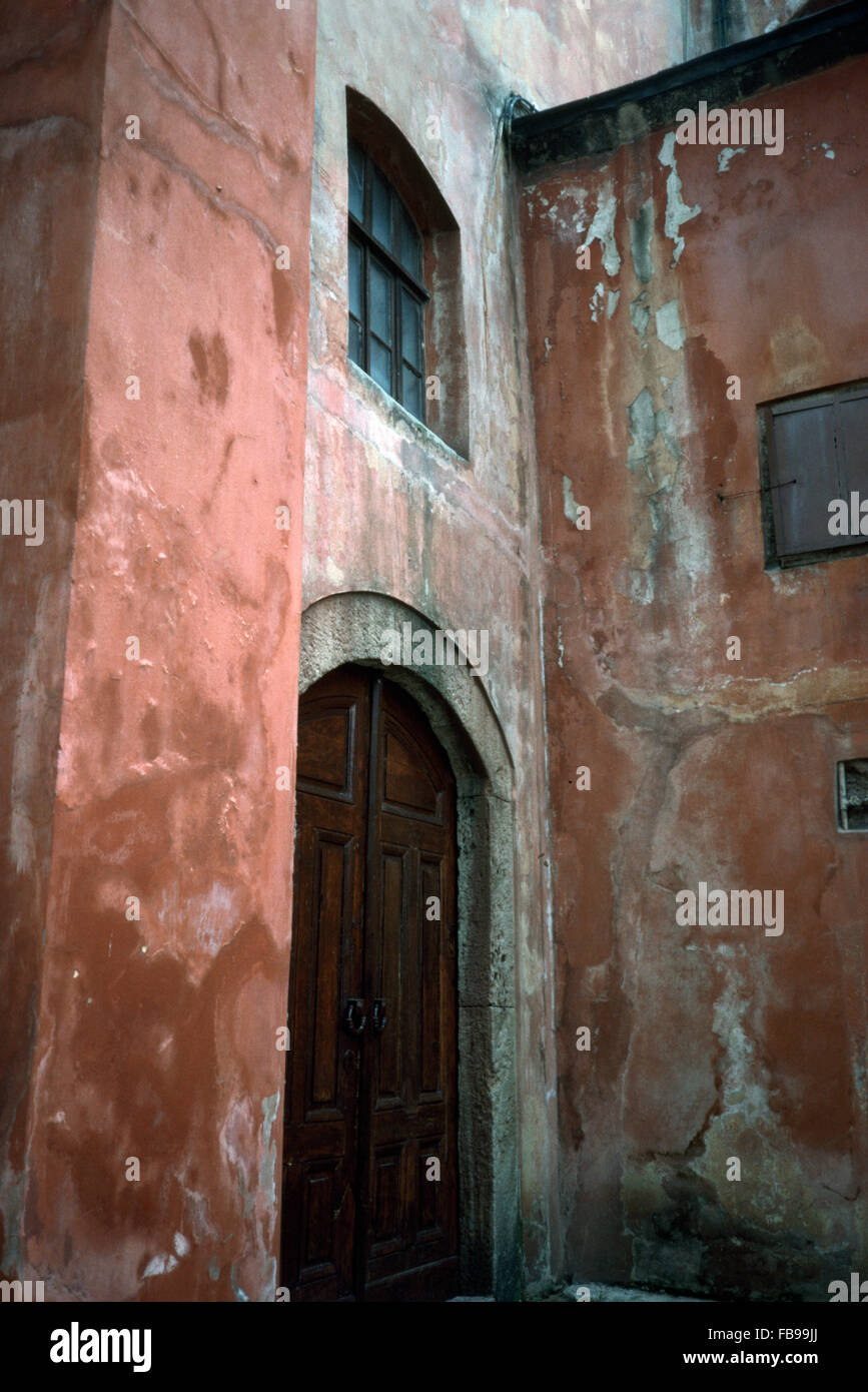 View of an old crumbling residential building in Venice Stock Photo - Alamy