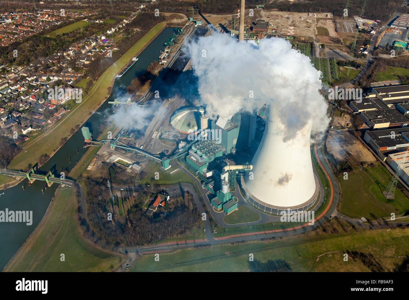 Aerial view, Kraftwerk Walsum with cooling tower and clouds of smoke ...