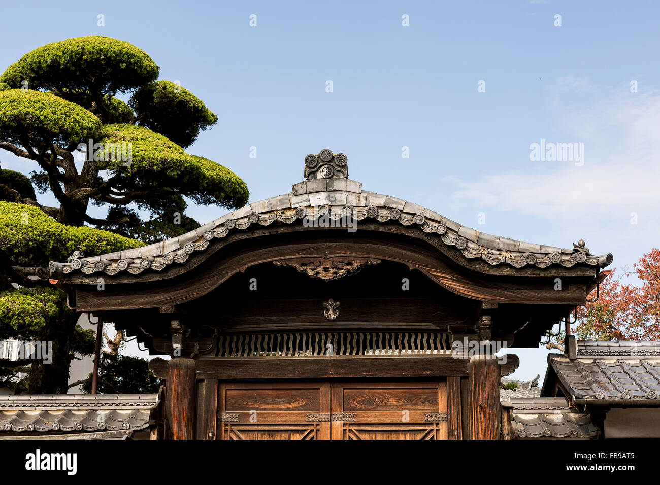 Gate of a japanese shinto shrine hi-res stock photography and images ...