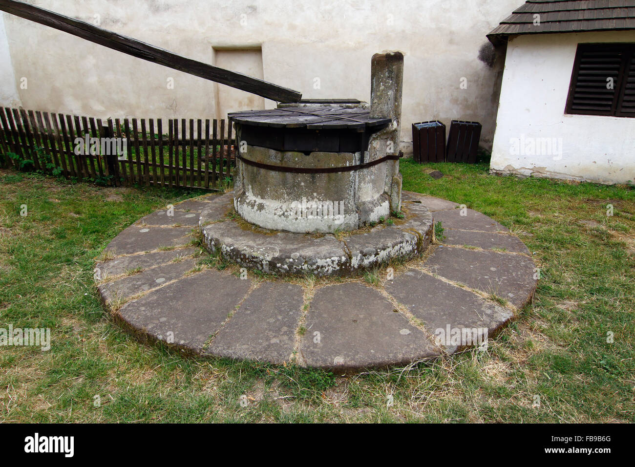 Medieval stone well hi-res stock photography and images - Alamy