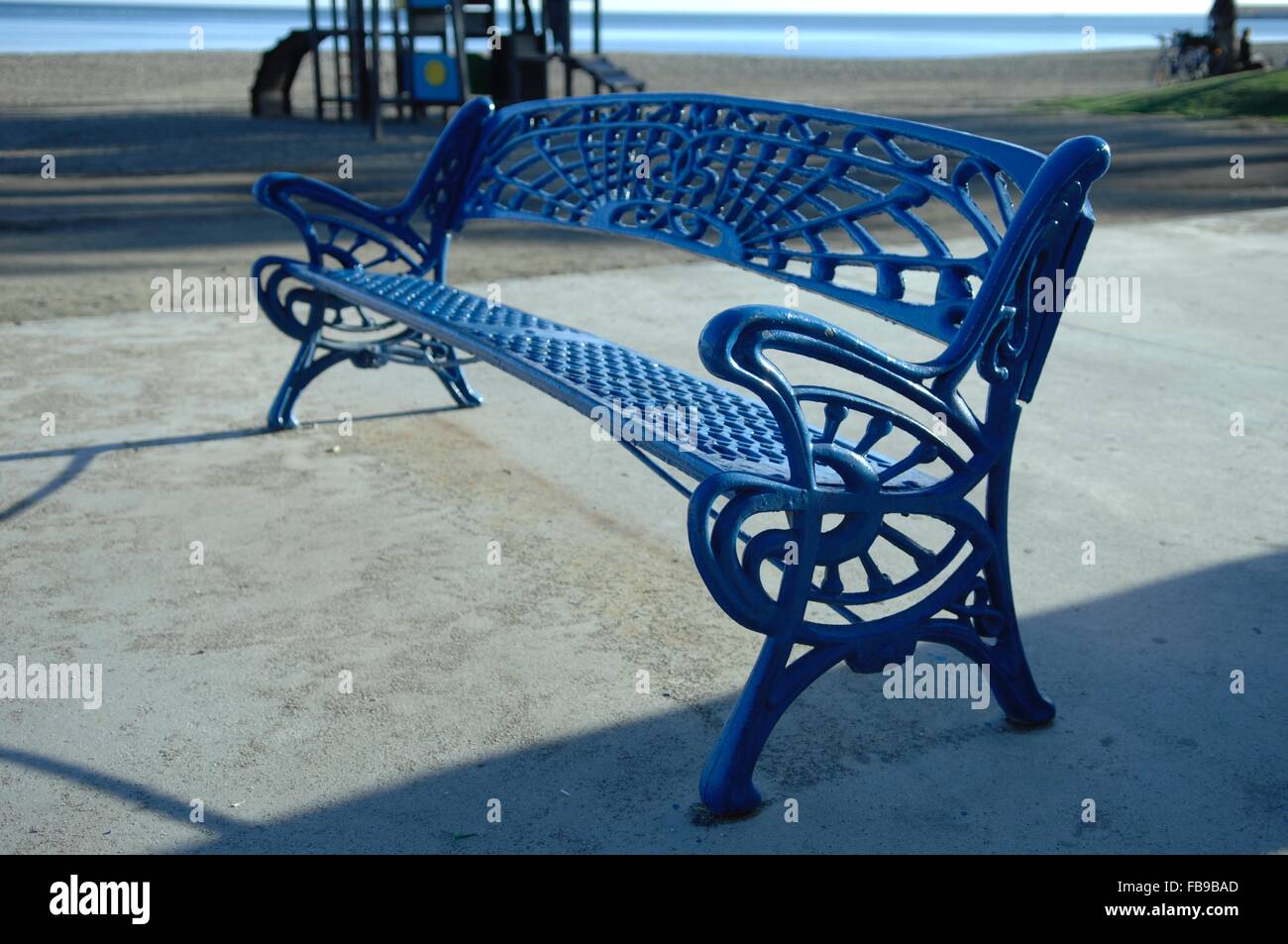 Bench on the beach hi-res stock photography and images - Alamy