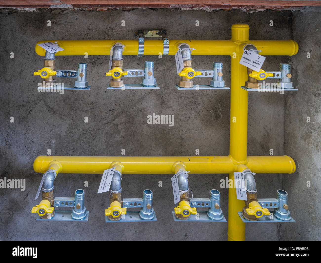 Yellow Gas Pipes Stock Photos & Yellow Gas Pipes Stock Images - Alamy