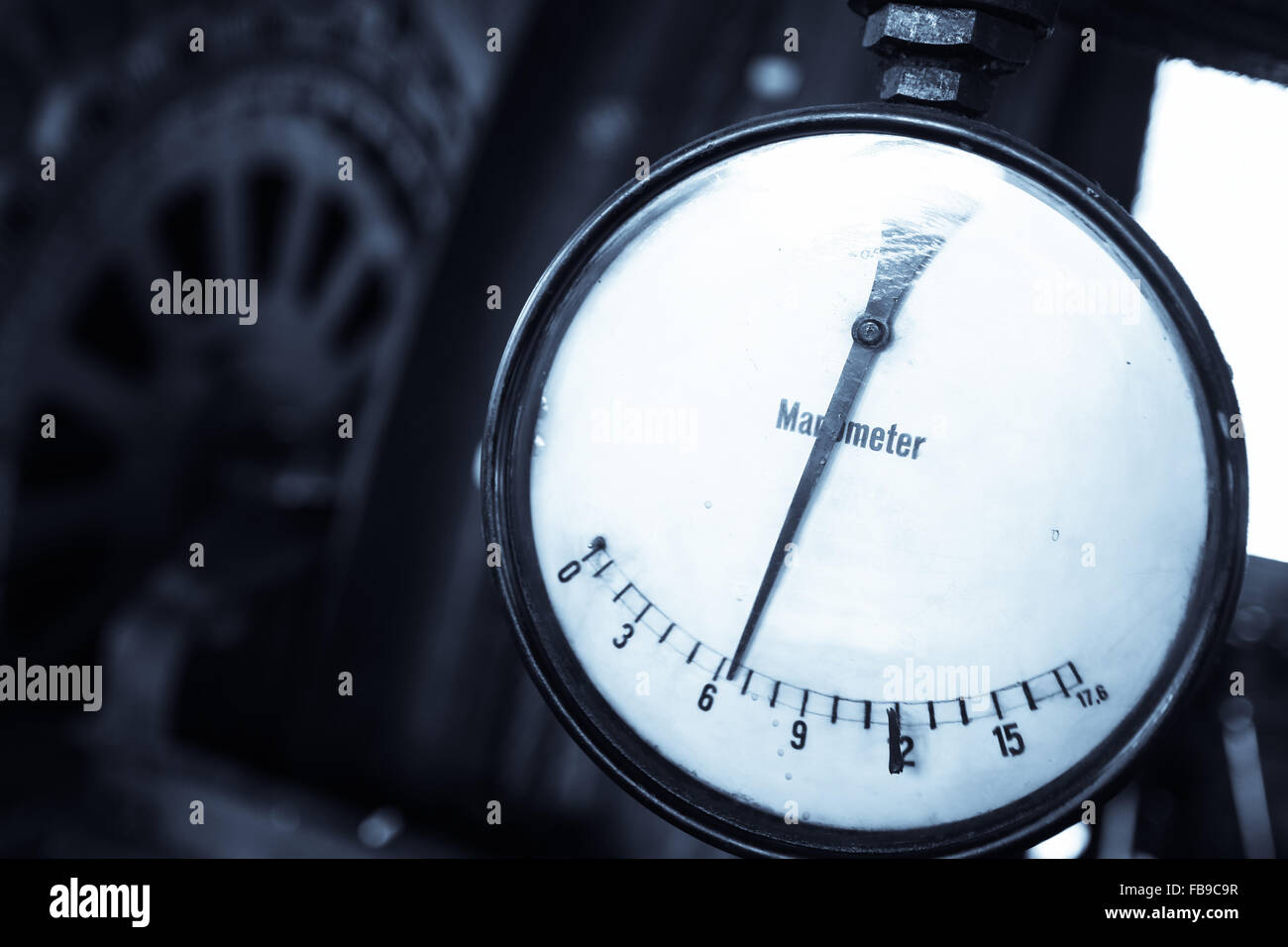Color close up shot of an old pressure gauge Stock Photo - Alamy