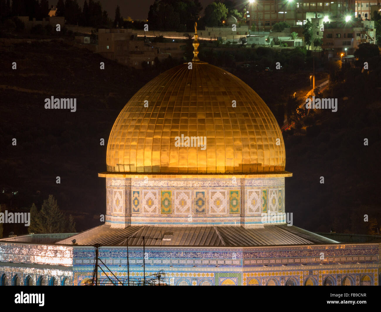 The golden dome of the Dome of the Rock seen at night Stock Photo - Alamy