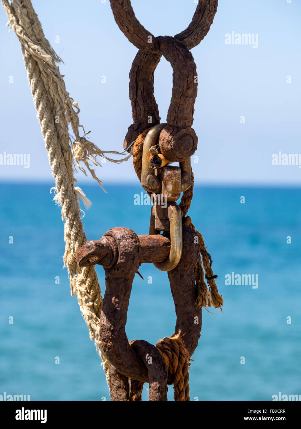 Rusty chain and frayed rope Stock Photo - Alamy