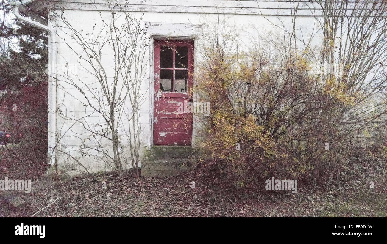 Lonely door hi-res stock photography and images - Alamy