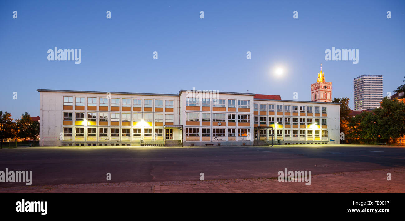 Ddr school building hi-res stock photography and images - Alamy