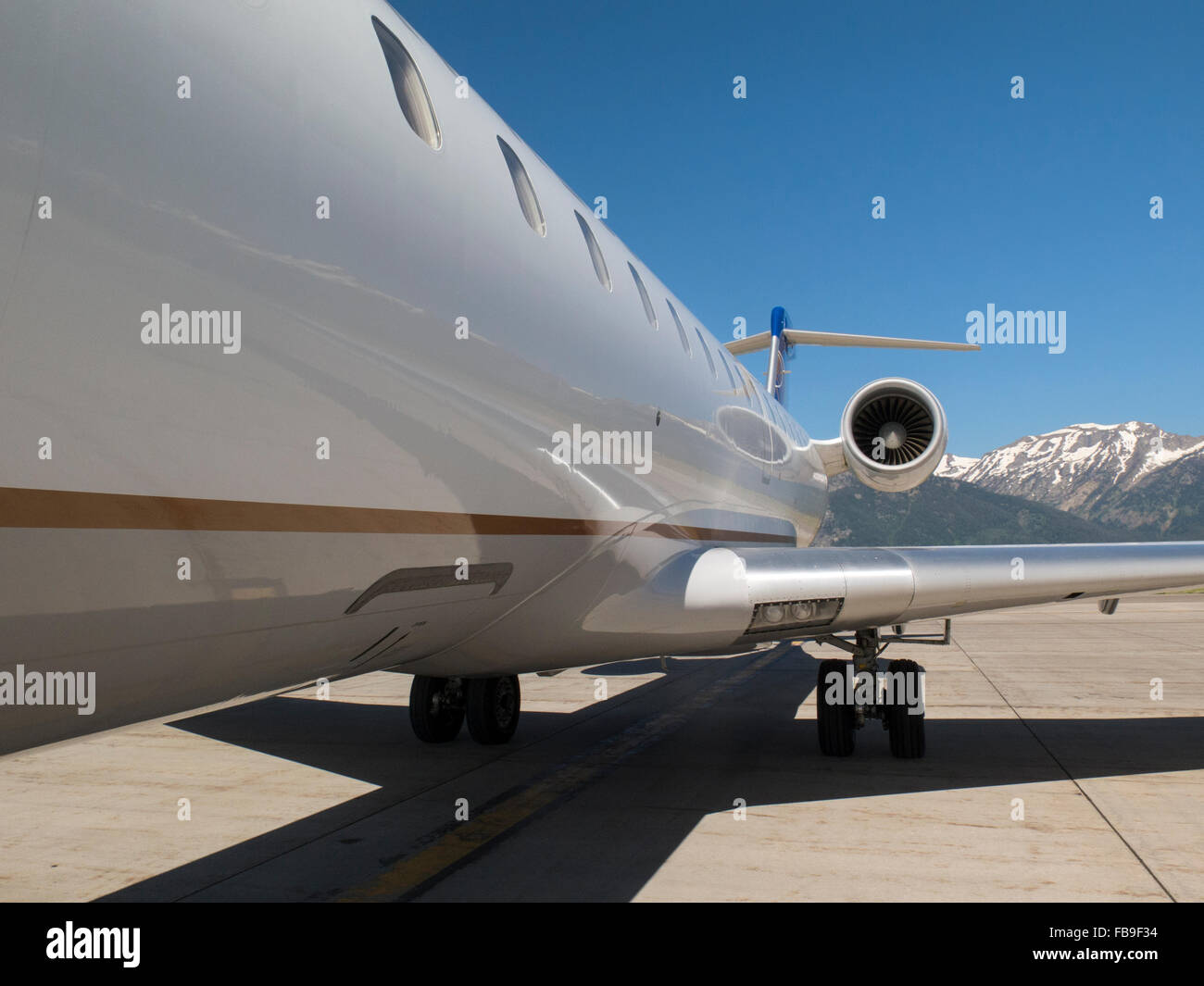 Crj 700 hi-res stock photography and images - Alamy