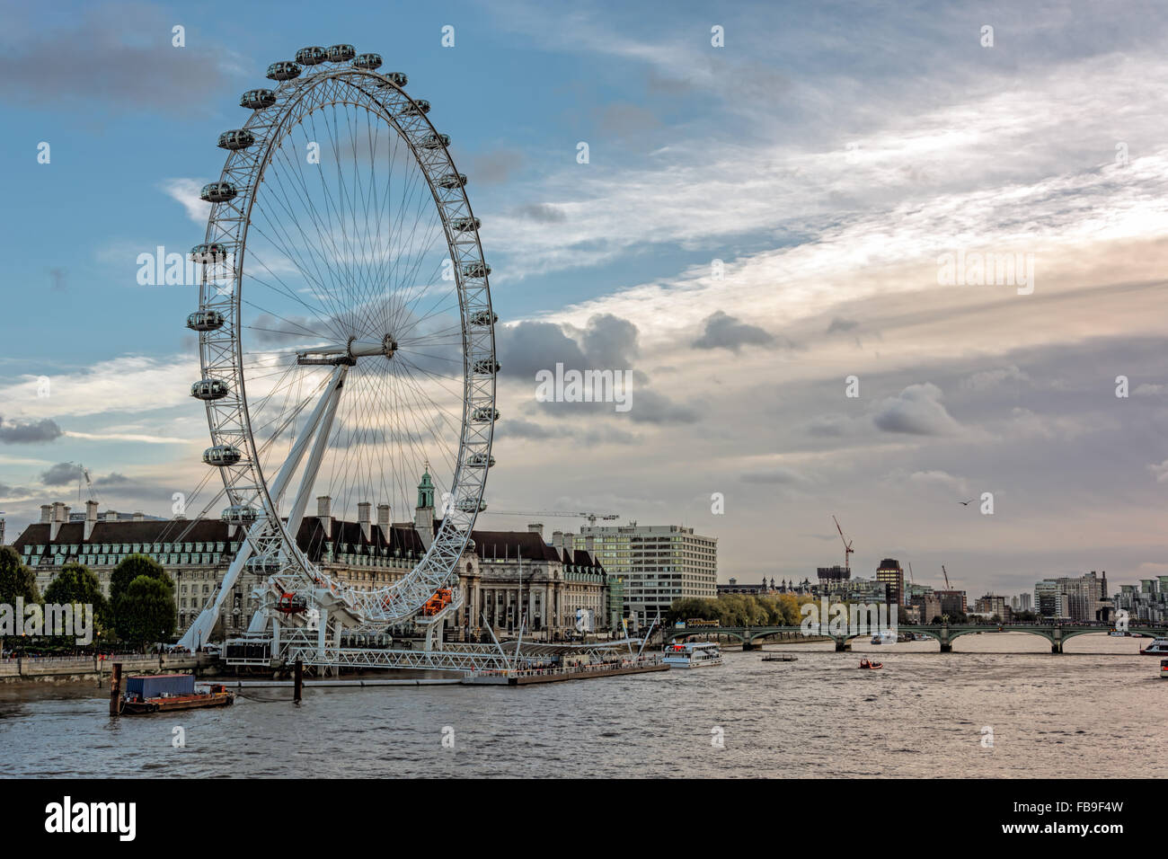 London along the thames river tourism holiday destination hi-res stock ...