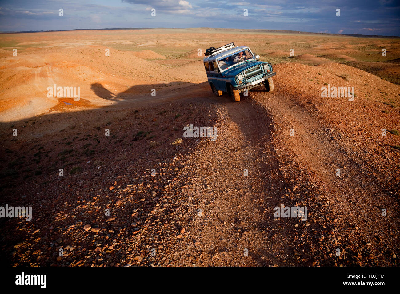 A Russian 4WD in action in the Gobi Desert, Mongolia Stock Photo - Alamy