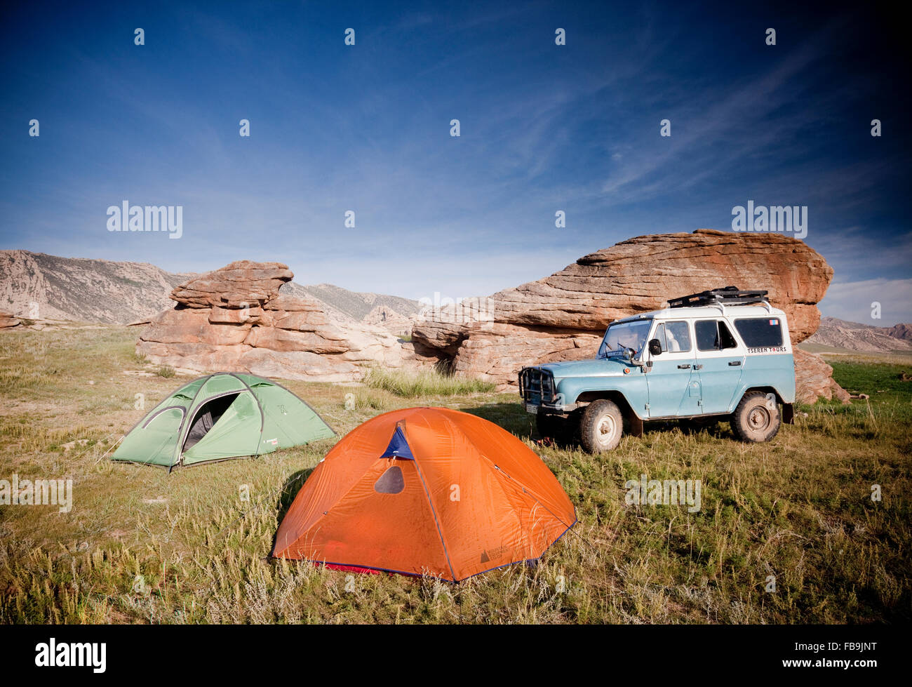 4X4 offroad camping in the Gobi Desert, Mongolia Stock Photo - Alamy
