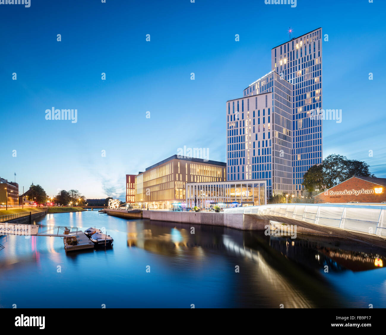 Vanishing point waterfront hi-res stock photography and images - Alamy