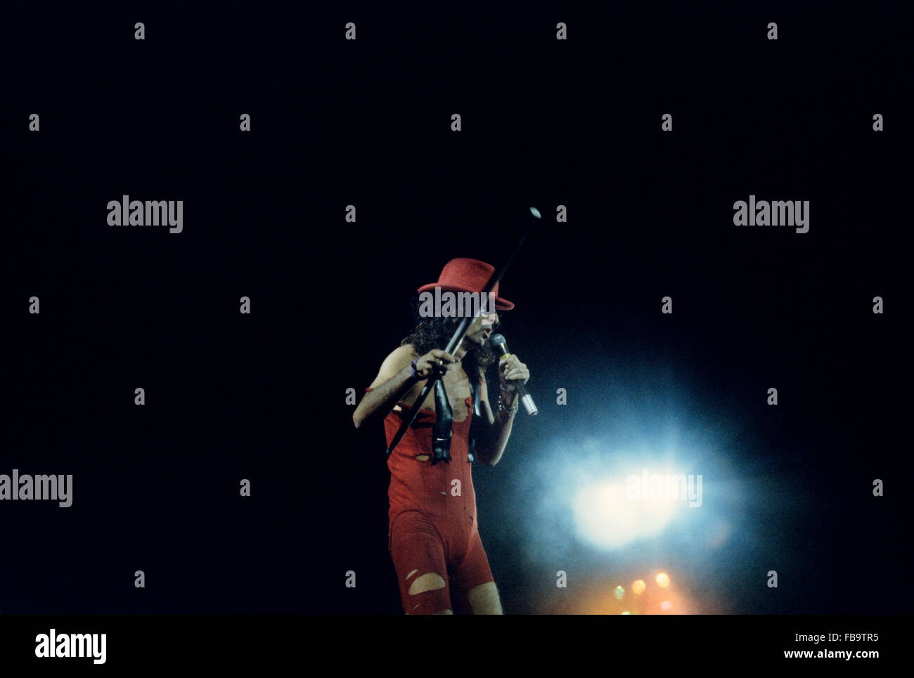 Alice COOPER on stage. - 1975 - France / Ile-de-France (region) / Paris ...