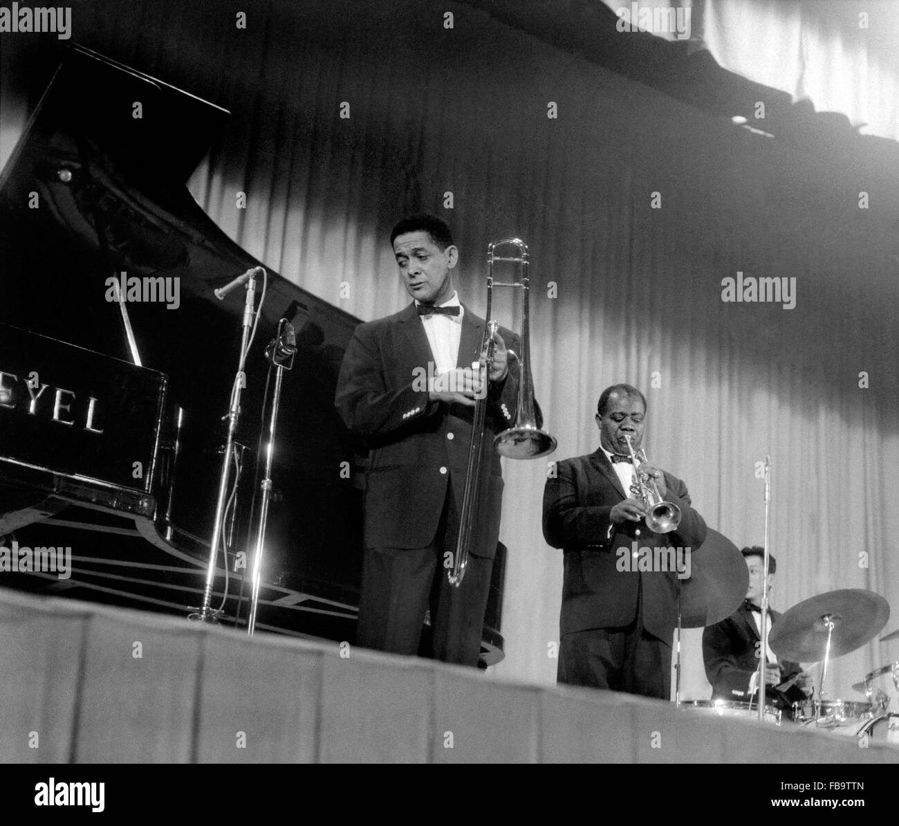 Louis ARMSTRONG, Trummy YOUNG, Barney BIGARD - - Louis ARMSTRONG ...