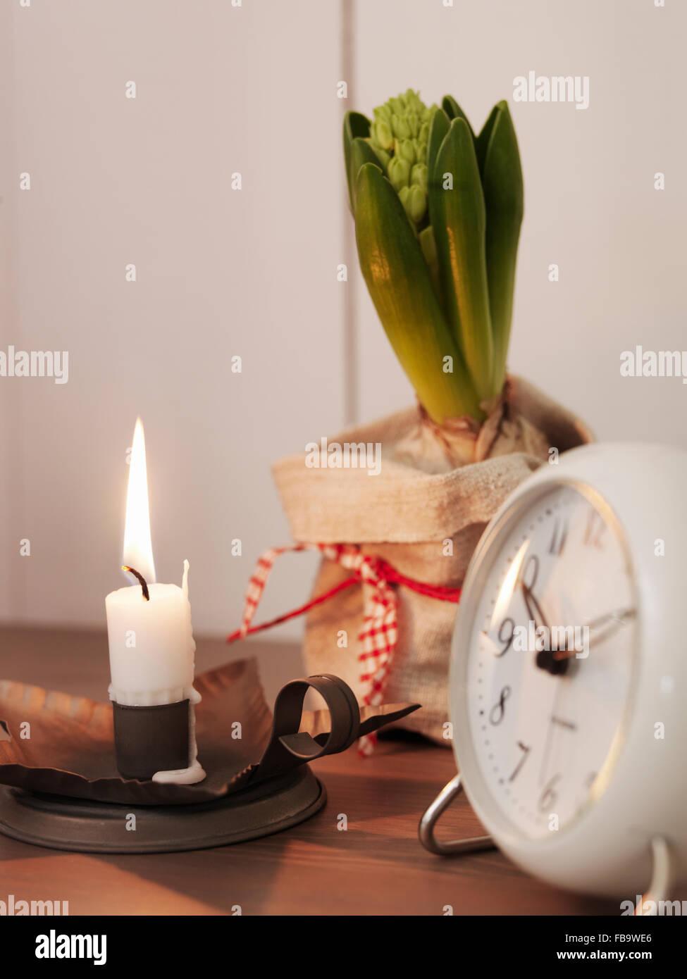Candle clock hi-res stock photography and images - Alamy
