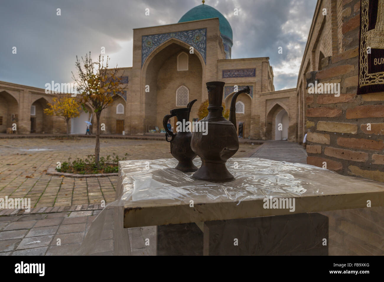 Inner courtyard of Khast Imam Mosque Stock Photo - Alamy