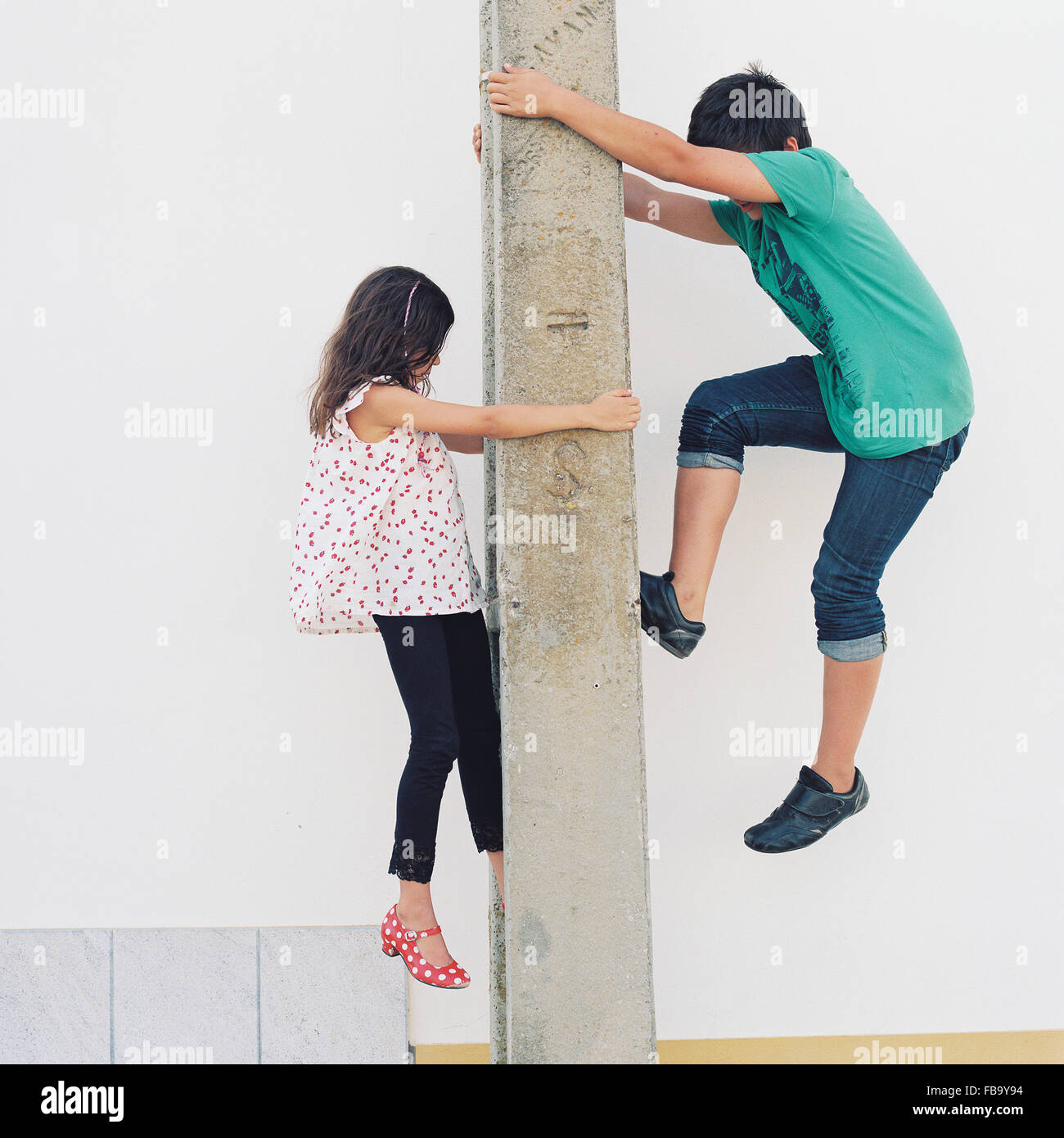 6 year old girl with 11 year old boy hi-res stock photography and ...