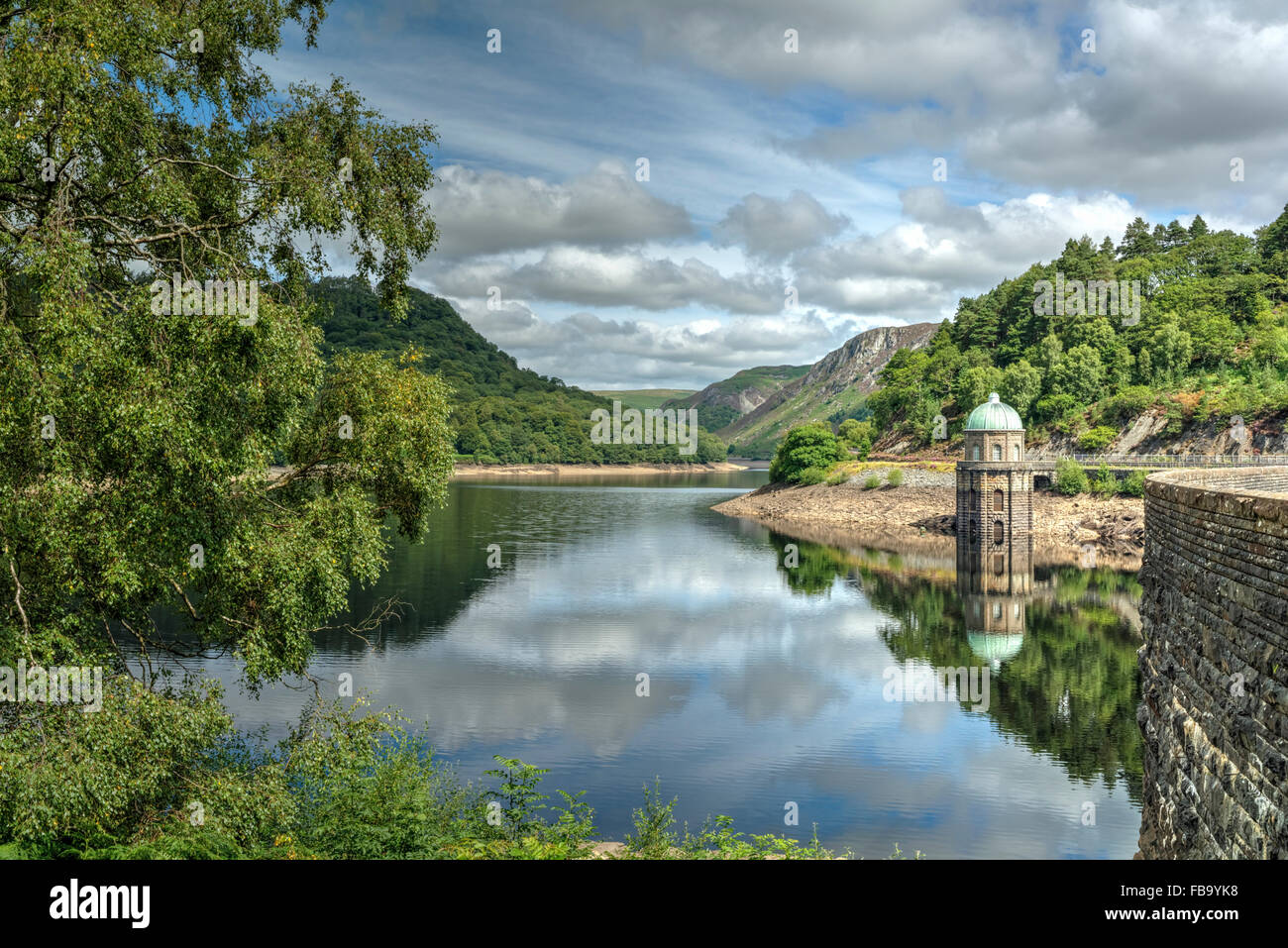The tranquil waters of Garreg-ddu reservoir. one of the Elan Valley ...