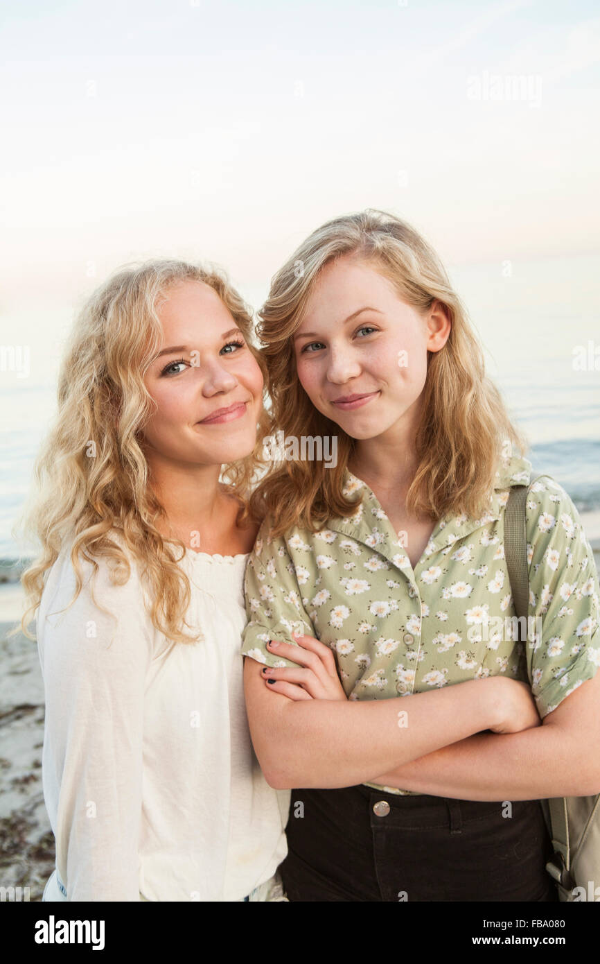 Smiling blonde teenager 14 15 hi-res stock photography and images - Alamy